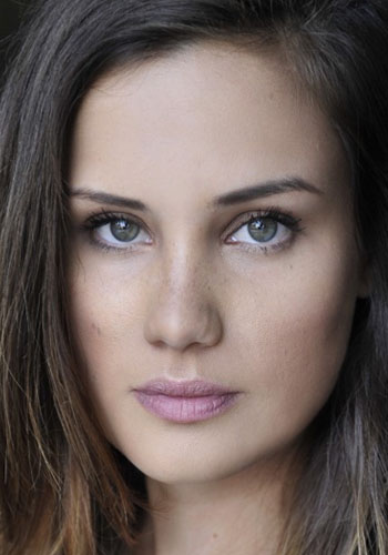 5 Questions with Emma Chelsey and Gabe Fancourt | Suzy Goes See