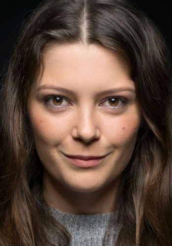 5 Questions with Sarah Greenwood and Alex Rowe | Suzy Goes See