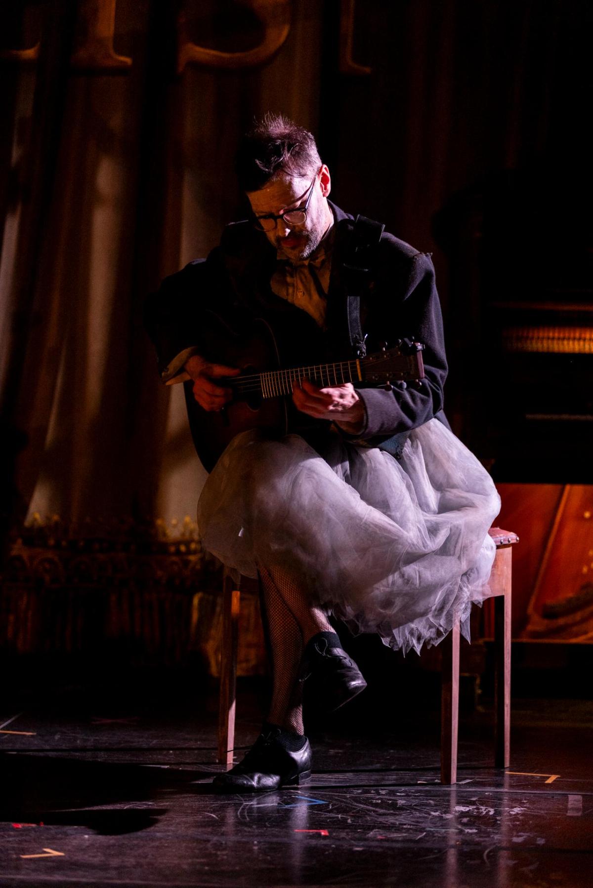Review: Meow’s Meow’s The Red Shoes (Belvoir St Theatre) | Suzy Goes See